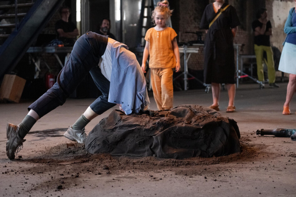 MAN MADE MASS | Theater Artemis